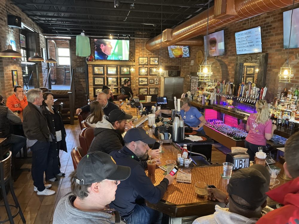 THE MONKEY BAR & GRILLE - Updated June 2024 - 101 Photos & 117 Reviews ...