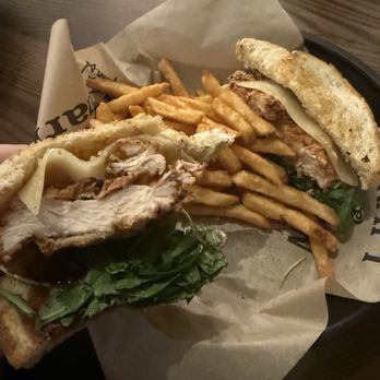 THE HOWE DAILY KITCHEN & BAR - Updated March 2025 - 342 Photos & 393 ...