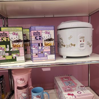 HELLO KITTY POP-UP IN NYC - Updated August 2025 - 39 Photos - 225 W ...