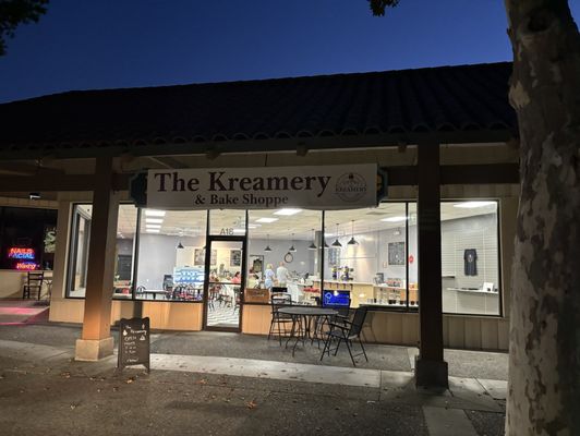 THE KREAMERY & BAKE SHOPPE - Updated July 2025 - 74 Photos & 71 Reviews ...