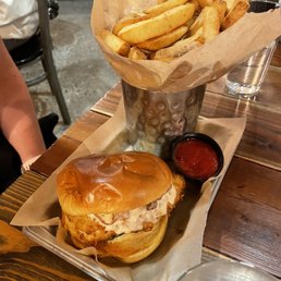 TAPPED - TAPHOUSE & KITCHEN - Updated July 2025 - 172 Photos & 267 ...