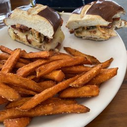 CLOVERLEAF TAVERN - Updated August 2024 - 1018 Photos & 1018 Reviews ...