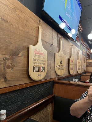 CALIENTE PIZZA & DRAFTHOUSE - Updated October 2025 - 22 Photos & 22 ...