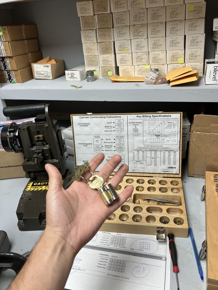 THE LOCK DOC - Updated April 2026 - 72 Photos - Memphis, Tennessee ...