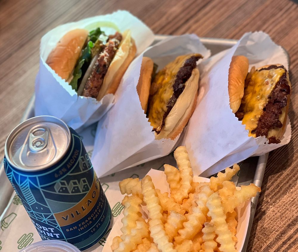 SHAKE SHACK MARIN COUNTRY MART - Updated October 2024 - 673 Photos ...