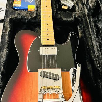 RILEY GUITARS - 713 SE Everett Mall Way, Everett, Washington - Guitar ...