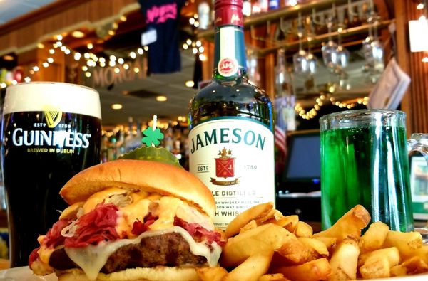 MORGAN’S BAR & GRILL - 47 Photos & 72 Reviews - 532 N Milwaukee Ave ...