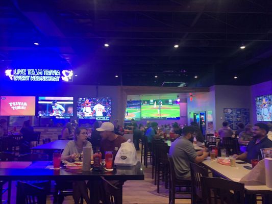 PLUCKERS WING BAR - COLLEGE STATION - Updated December 2025 - 51 Photos ...