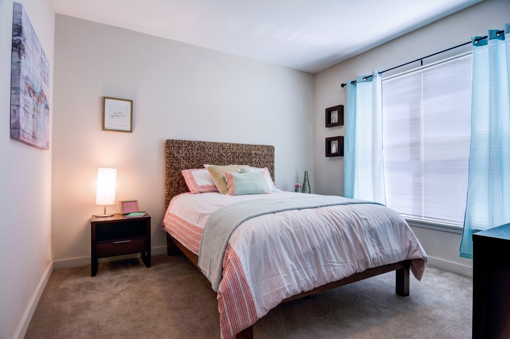 LARK ATHENS - Updated June 2025 - 44 Photos & 32 Reviews - 909 E Broad ...