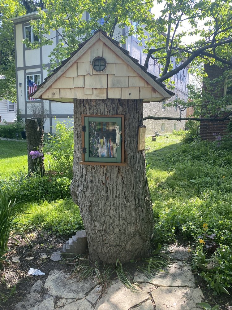 LITTLE TREE LIBRARY - 758 Arlington Ave, Des Plaines, Illinois ...