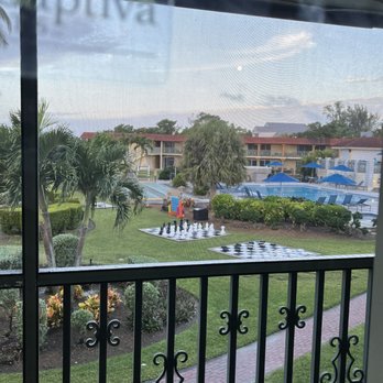 WEST WIND INN - Updated December 2025 - 96 Photos & 96 Reviews - 3345 W ...