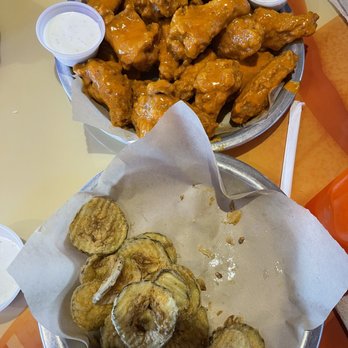 HOOTERS - Updated October 2025 - 43 Photos & 58 Reviews - 6454 Siegen ...