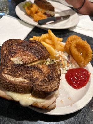 ROCHESTER INN & HARDWOOD GRILLE - Updated December 2025 - 99 Photos ...