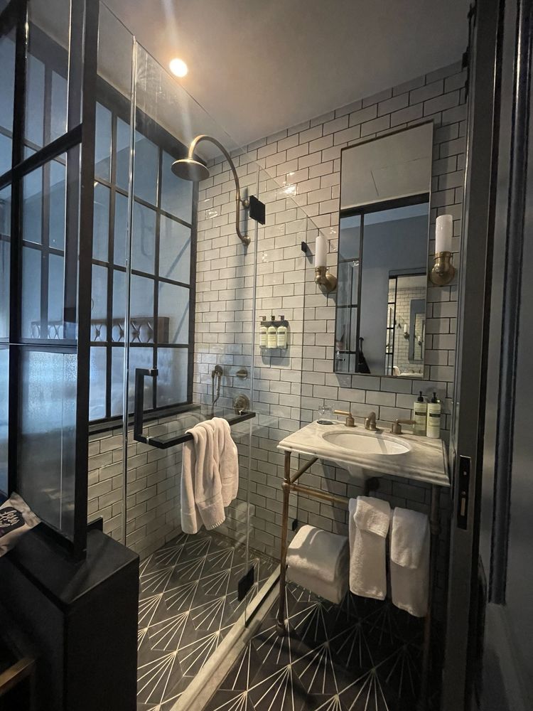 ARLO WILLIAMSBURG - Updated May 2025 - 27 Photos & 26 Reviews - 96 ...