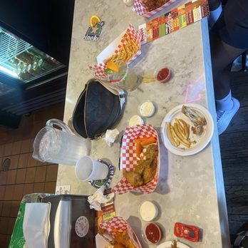 FLAPPY’S WINGS AND BAR - Updated July 2024 - 134 Photos & 68 Reviews ...