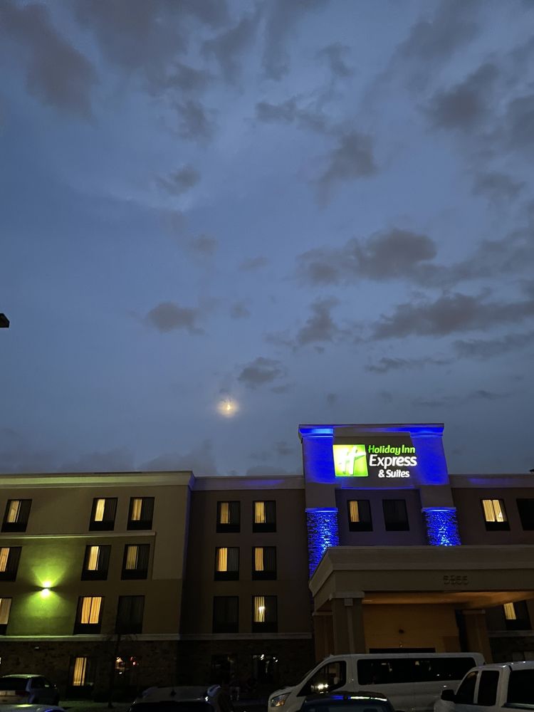 HOLIDAY INN EXPRESS & SUITES INDIANAPOLIS W - AIRPORT AREA - Updated ...