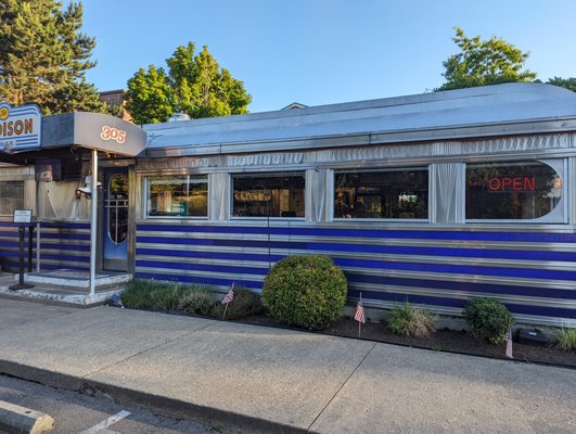 THE MADISON DINER - Updated December 2025 - 253 Photos & 355 Reviews ...