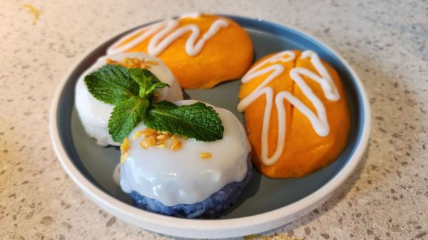 ISAAN DER - THAI KITCHEN & BAR - 301 Photos & 70 Reviews - 9021 Leslie ...