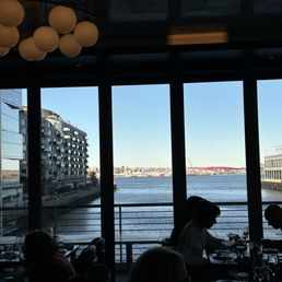 SAVR - Updated March 2026 - 413 Photos & 188 Reviews - 150 Seaport Blvd ...