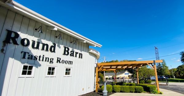 ROUND BARN - UNION PIER TASTING ROOM - Updated October 2025 - 164 ...