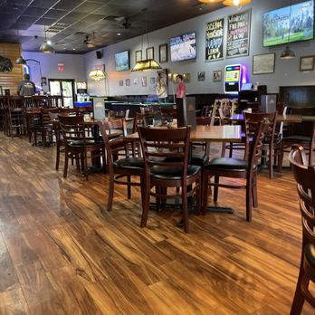 BOOTLEGGERS PIZZA PARLOR - Updated January 2025 - 162 Photos & 220 ...