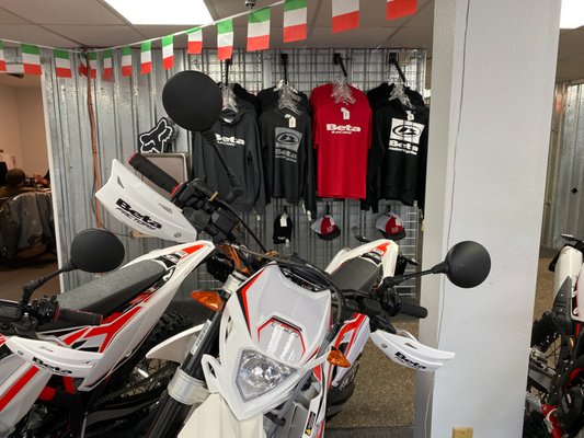 BOB LANPHERE’S BEAVERTON MOTORCYCLES - Updated May 2025 - 159 Photos ...