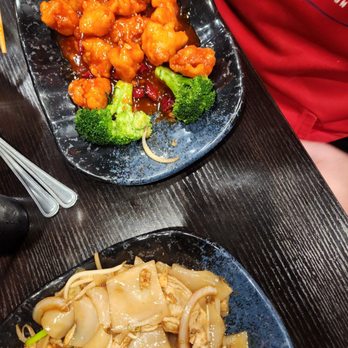 MR NOODLE AND MS DUMPLING - Updated June 2025 - 277 Photos & 127 ...