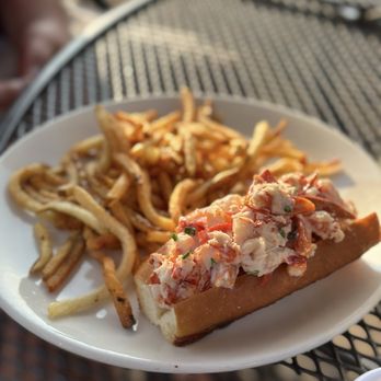 RED HAT ON THE RIVER - Updated July 2025 - 708 Photos & 754 Reviews - 1 ...