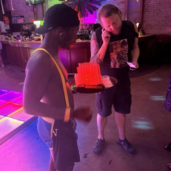 RAIN ON 4TH - Updated December 2025 - 92 Photos & 233 Reviews - 217 W ...