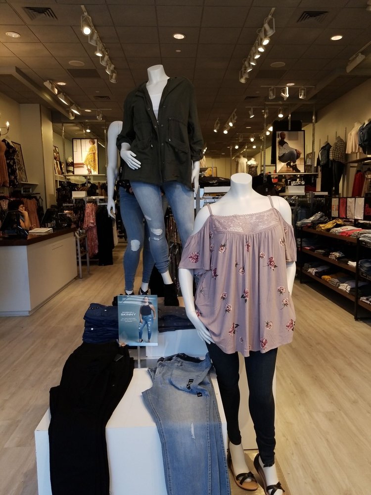 TORRID - Updated January 2025 - 11 Reviews - 2196 E Williams Field Rd ...