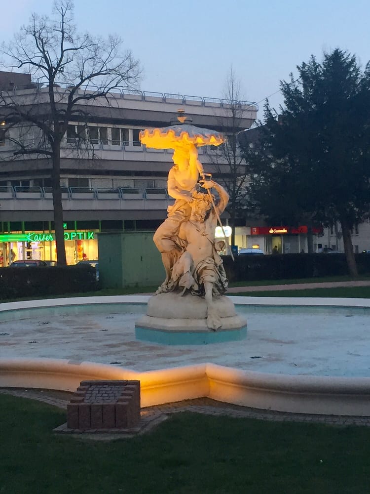 ROBERT-KREKEL-ANLAGE - Updated June 2024 - Straße der Republik, Wiesbaden, Hessen, Germany ...