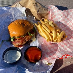 BURGER ME! - Updated October 2025 - 457 Photos & 701 Reviews - 6280 ...