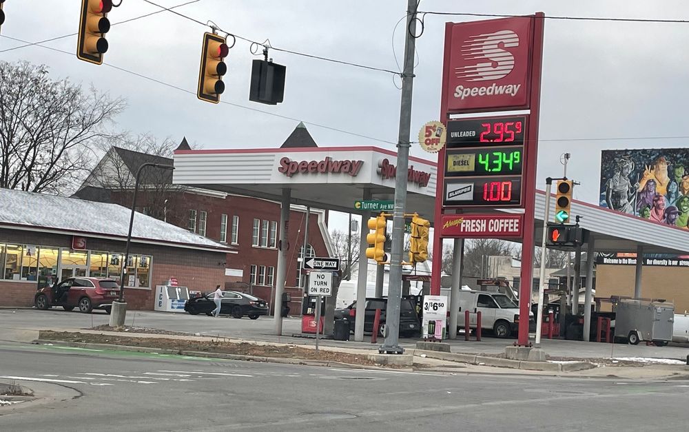 SPEEDWAY - Updated December 2025 - 400 Leonard St Northwest, Grand ...