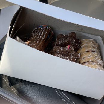 ZEPPIERI & SONS BAKERY - Updated July 2024 - 93 Photos & 127 Reviews ...