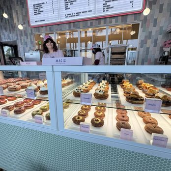 MAGIC DONUTS & COFFEE - Updated July 2024 - 305 Photos & 122 Reviews ...