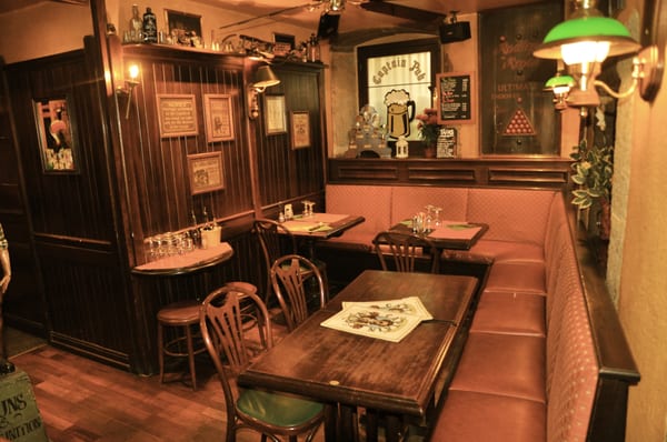 CAPTAIN PUB - Updated March 2025 - 44 Photos & 43 Reviews - 11 rue du ...