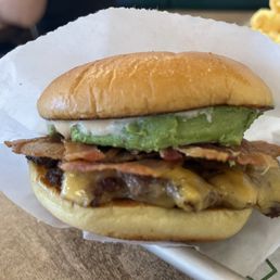 SHAKE SHACK - Updated January 2026 - 207 Photos & 70 Reviews - 10 ...