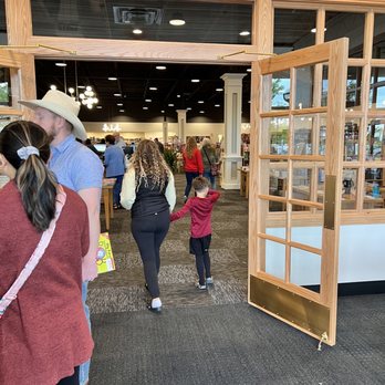 SCHULER BOOKS - Updated August 2025 - 41 Photos & 15 Reviews - 7260 ...