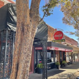 HUGGIN’ MOLLY’S - Updated July 2025 - 117 Photos & 94 Reviews - 129 ...