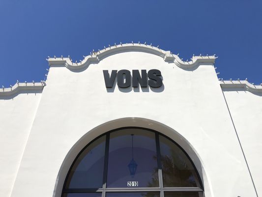 VONS - Updated July 2025 - 35 Photos & 32 Reviews - 2010 Cliff Dr ...