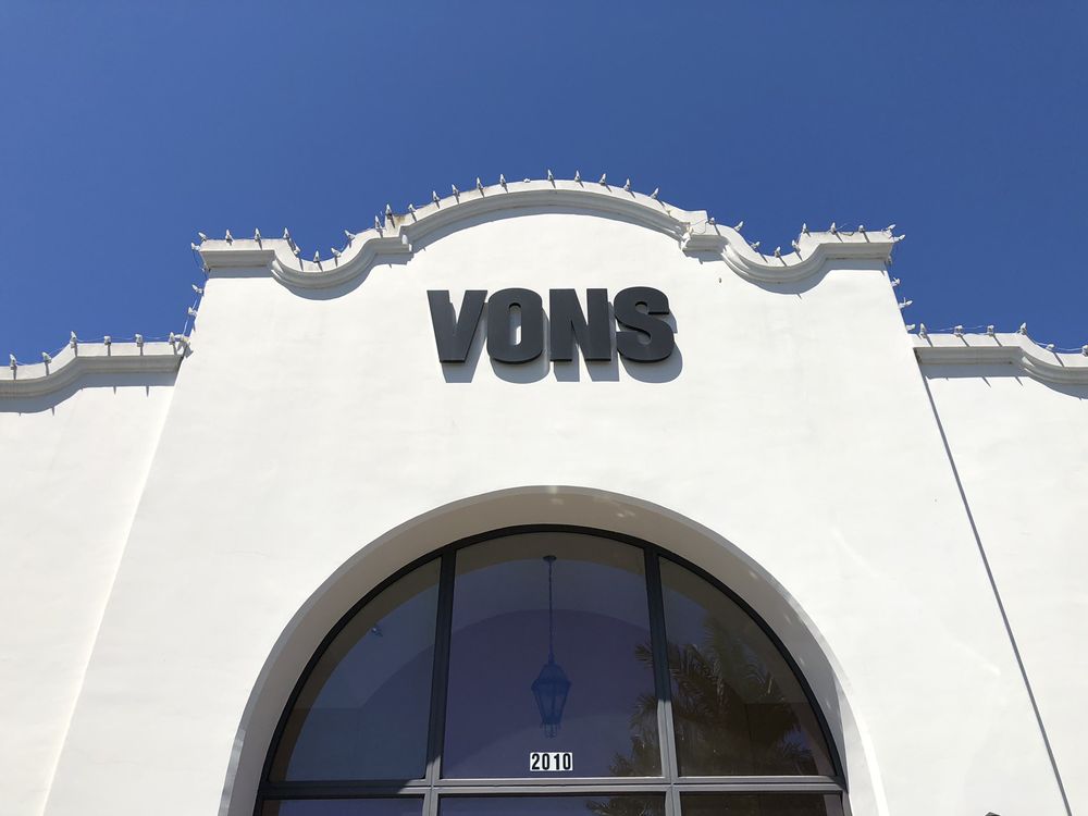 VONS - Updated July 2025 - 35 Photos & 32 Reviews - 2010 Cliff Dr ...