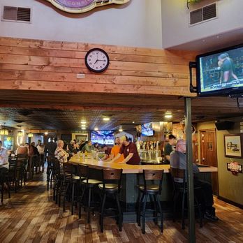 HILLTOP PUB AND GRILL - Updated October 2025 - 173 Photos & 207 Reviews ...