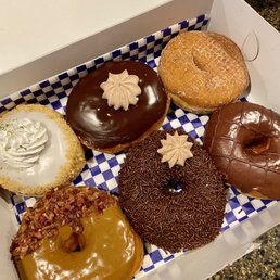 DG DOUGHNUTS - Updated March 2026 - 1446 Photos & 494 Reviews - 29 W ...
