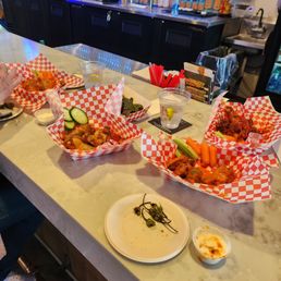 FLAPPY’S WINGS AND BAR - Updated October 2025 - 313 Photos & 148 ...