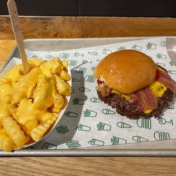 SHAKE SHACK HERALD SQUARE - Updated October 2024 - 640 Photos & 434 ...