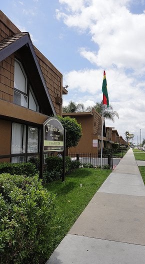 FULLERTON COURT APARTMENTS - Updated December 2025 - 17 Reviews - 8550 ...