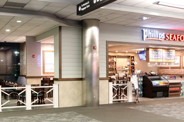 PHILLIPS SEAFOOD - Updated September 2025 - 29 Photos & 20 Reviews ...