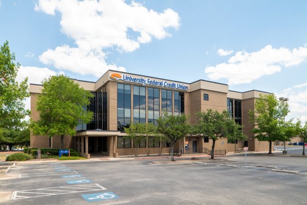 UFCU - Updated September 2025 - 27 Photos & 101 Reviews - 3305 Steck ...