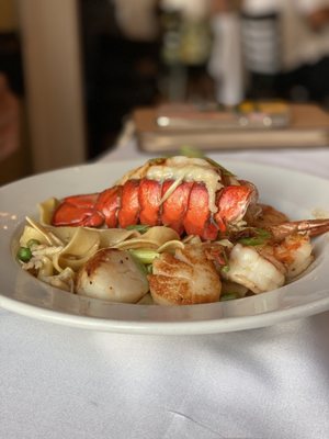 VIC’S ON THE RIVER - 3002 Photos & 2370 Reviews - 26 East Bay St ...