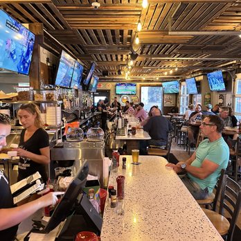 THIRSTY MOOSE TAPHOUSE - EXETER - Updated May 2025 - 42 Photos & 151 ...